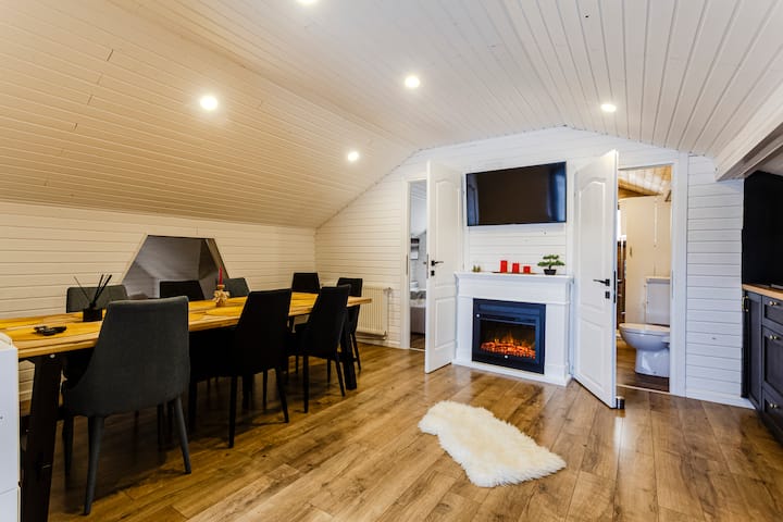 Spacious Attic Retreat For Families & Friends - Bușteni