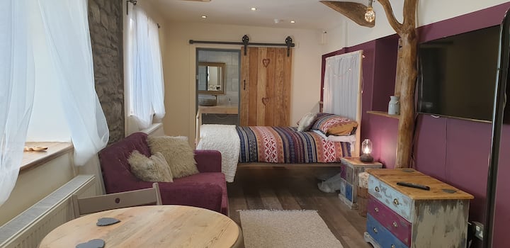 1&2 Studio Suite @ Wern Ganol - Pontypridd