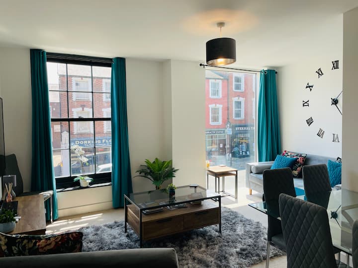Modern 2 Bedroom Apartment In The Heart Of Dorking - Dorking