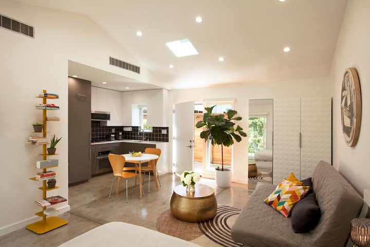 Serene Light-filled Modern Guesthouse W/ Patio - Los Angeles, CA