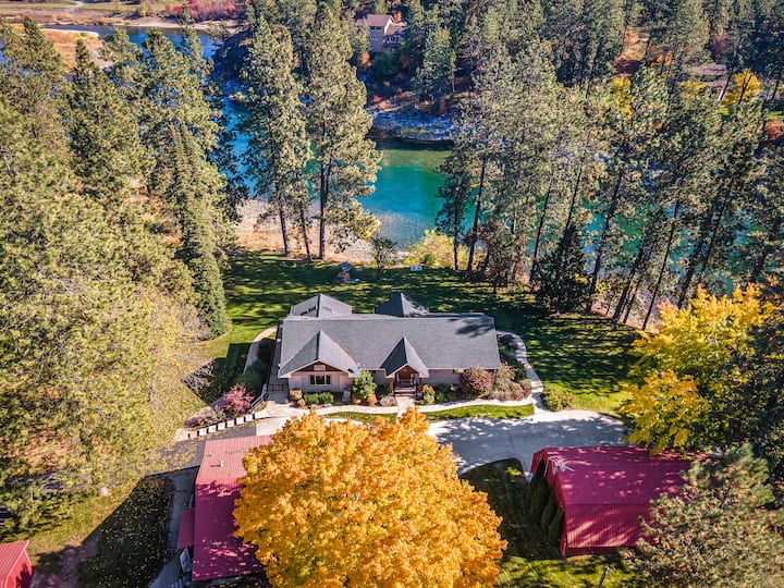 River House- Kayaks Included & Private Riverfront - Post Falls, ID