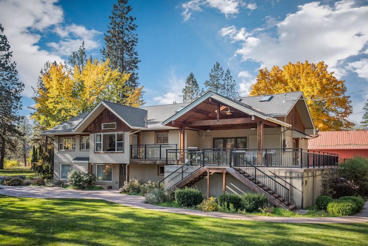 River House- Kayaks Included & Private Riverfront - Post Falls, ID