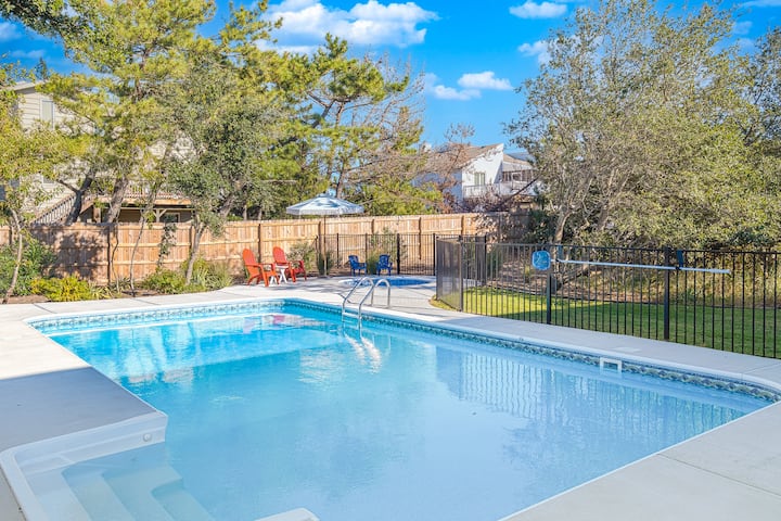 Two Pools + Hot Tub - Experience The Golden Hour! - Sandbridge Beach, VA