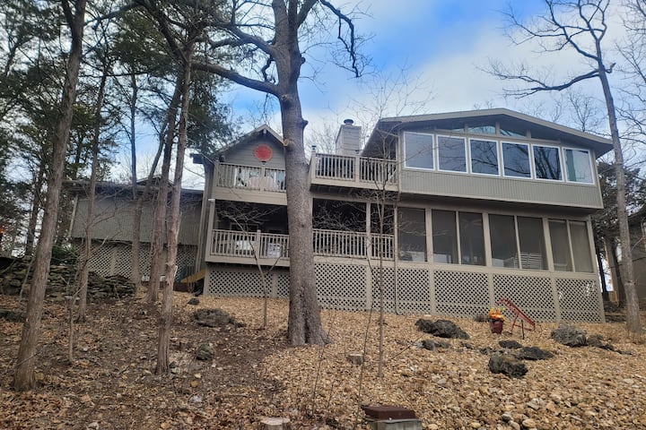 Margaritaville Luxurious Lakeview Living - Osage Beach, MO