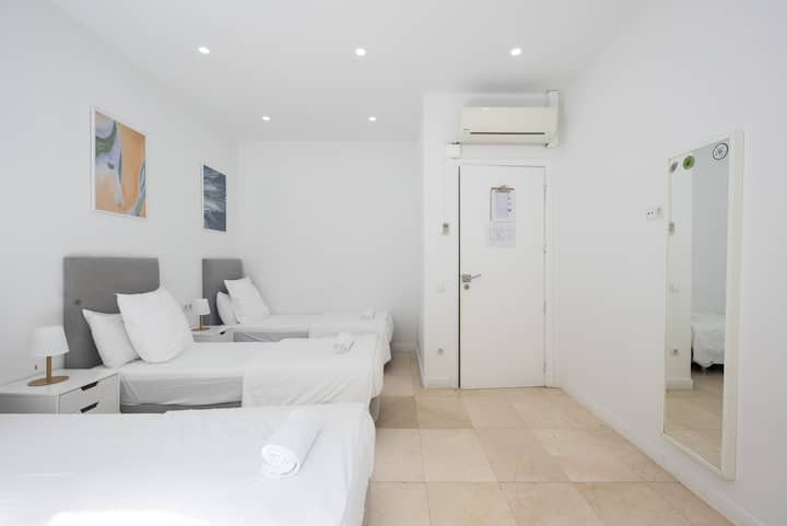 Habitación Privada 4 Personas ( Baños Compartidos) - Barcelona