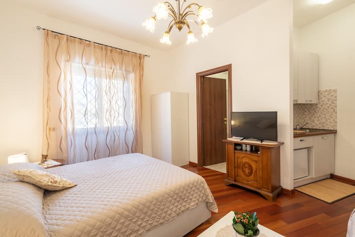 Rome Holiday Rentals & Homes - Lazio, Italy | Airbnb