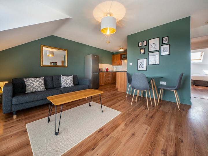 Titanic View Penthouse - Gated Complex - Parking - Belfast