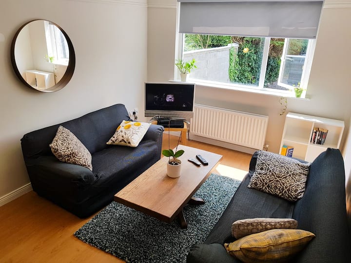 Large Holiday Home 1 Minute Walk To Salthill Prom - Galway
