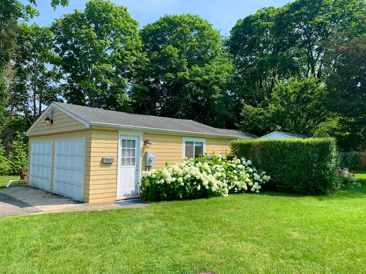 Hamptons Two Bedroom Cottage - Quogue, NY