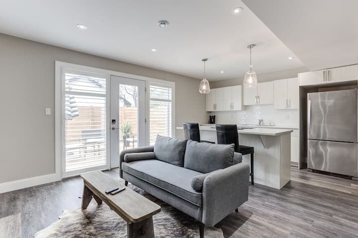 Prime Southend Brand New Executive Suite! - Greater Sudbury