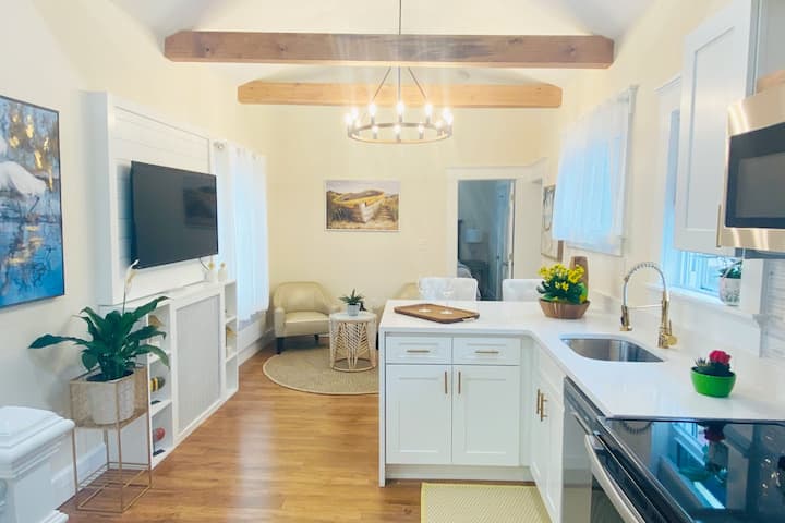 Apartment W/ Jacuzzi In Newport | 1st Floor - ニューポート, RI