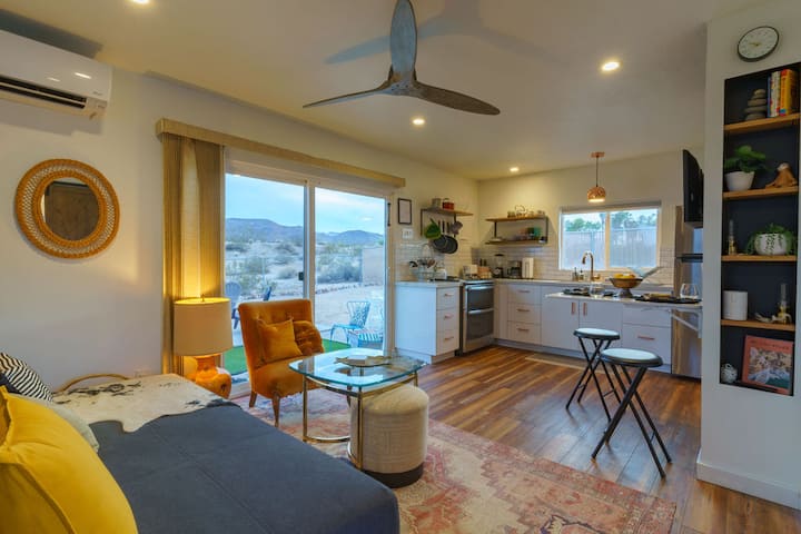 2 Level Casita• Mountian Views• Long Stays Welcome - Twentynine Palms, CA