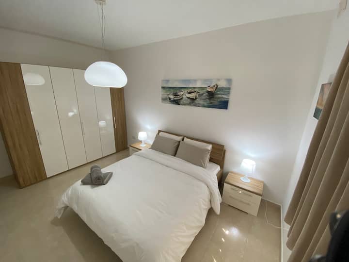 Rock Bay - Spacious, Stylish Maisonette With Patio - Malta