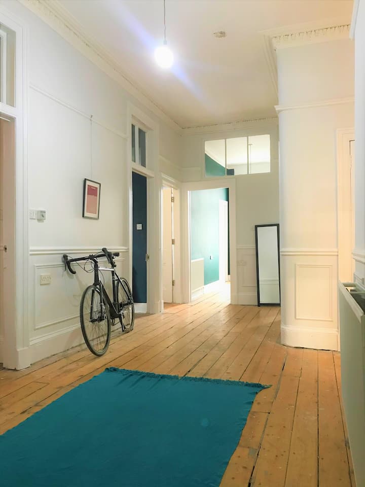 New Refurbished 4 Bed Corner Flat In The West End - Glasgow