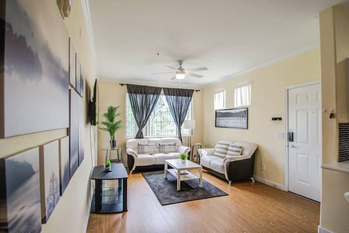 Lovely 1-bedroom Condo Overlooking Pool - Mesa, AZ