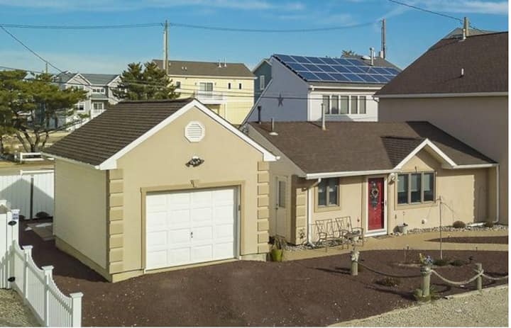 Lovely 3 Bedroom Townhouse, 1 House From The Beach - Toms River, NJ