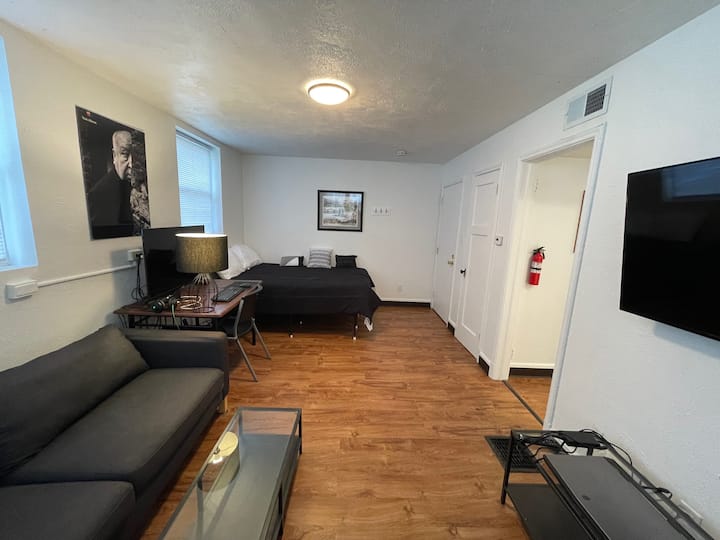 Furnished Campus Apartment At 109 South Busey - Urbana, IL