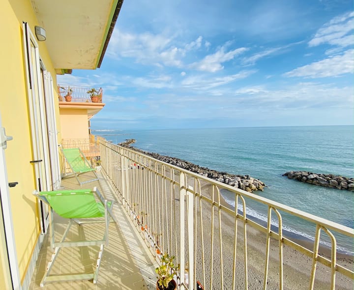 Guesthost - Bright Apartment With Sea View Balcony - Salerno