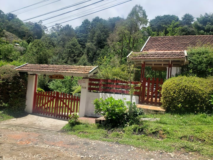 Casa Em Campos Do Jordão - Campos do Jordão