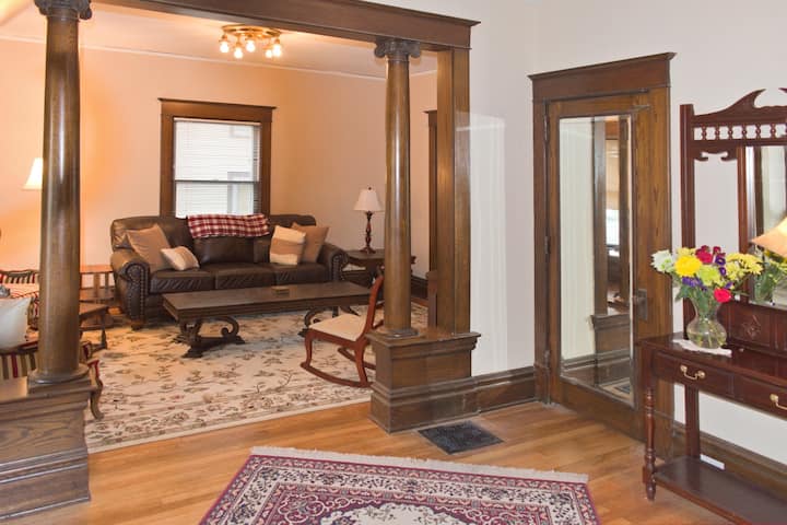Historic 3 Bedroom Home 2 Blocks From Medical Mile - Grand Rapids, MI