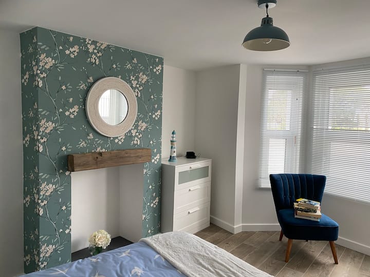 Lovely 1 Bed Flat, 200 Metres From Beach. - 內茲岬附近沃爾頓