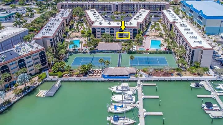 Blue Turtle Escape Waterfront At Anglers Cove - Marco Island, FL