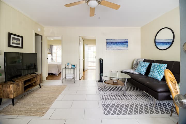 2br Central Hnl Condo For Extended Stays - Honolulu, HI