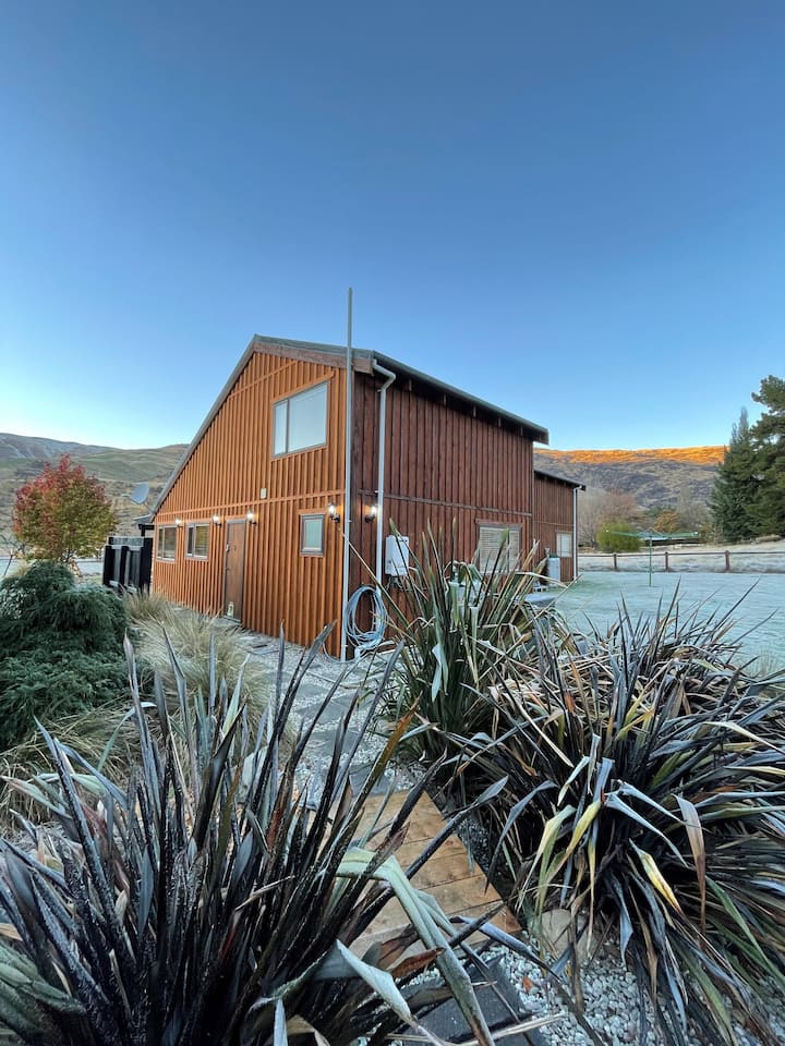 Cardrona Alpine Chalet Two - Creekside - Snow Farm NZ