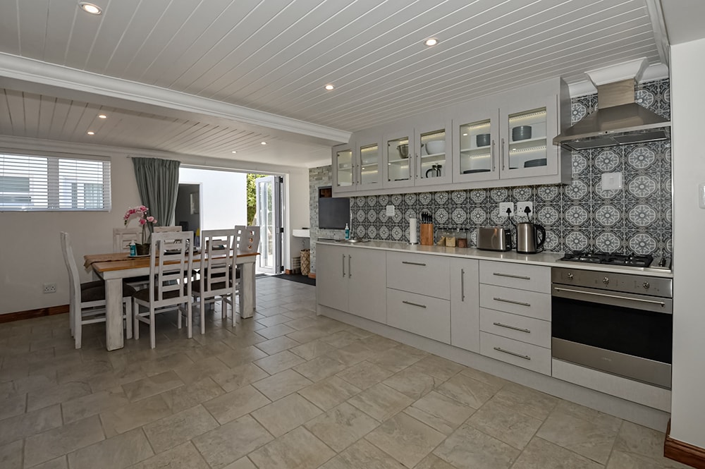 Blue Crane Guest House - Houses for Rent in Yzerfontein, Western Cape ...