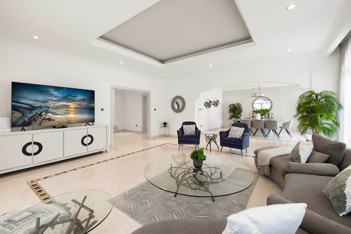 5 Bdr Villa In Palm Jumeirah - Dubai