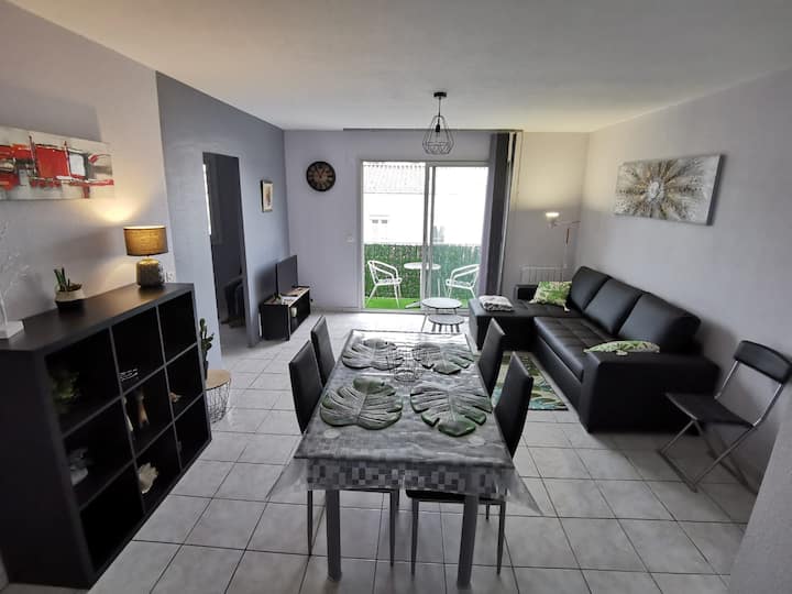 Superbe Appartement Rénové Avec Place De Parking - Royan