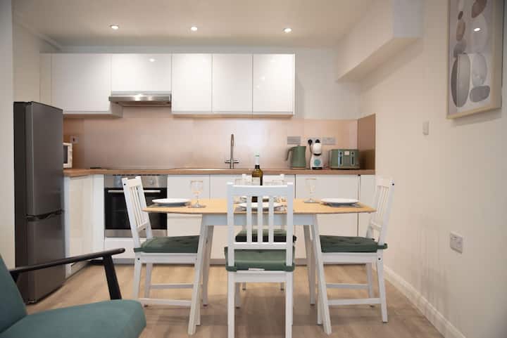 By Shops, Short Walk To Beach + Ilfracombe Harbour - Mortehoe