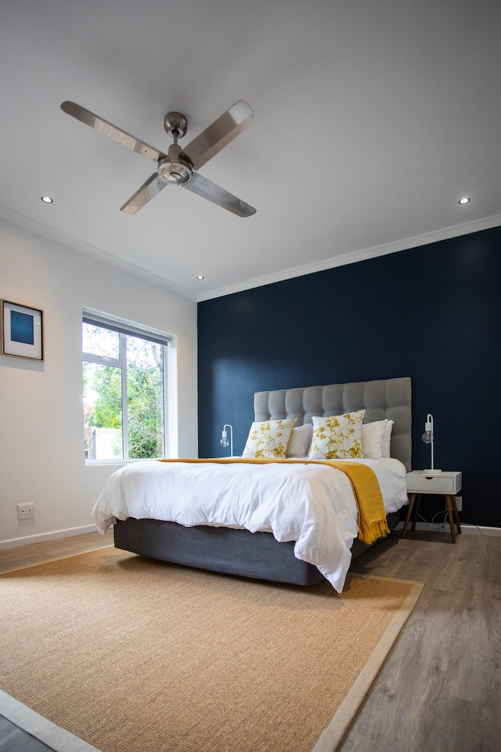 Quiet Cottage In The Sleepy Suburb Of Clovelly - Cape Town