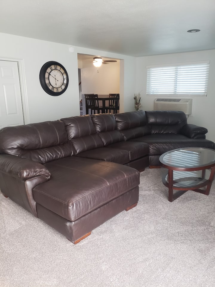 Spacious 3 Br House Near Downtown Denver & Boulder - Thornton, CO