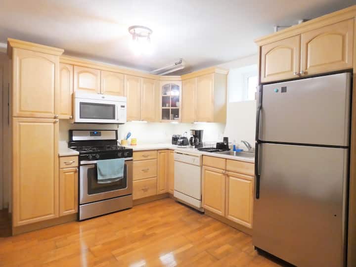 Newtoncenter Priv Bath Spacious Bedroom Bsmnt 30+ - Newton, MA