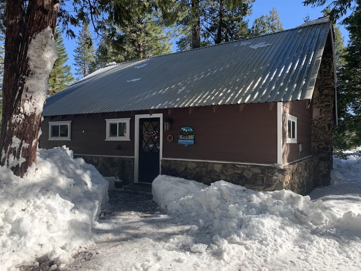 Charming, East Village  4 Bedroom Cabin - Shaver Lake, CA