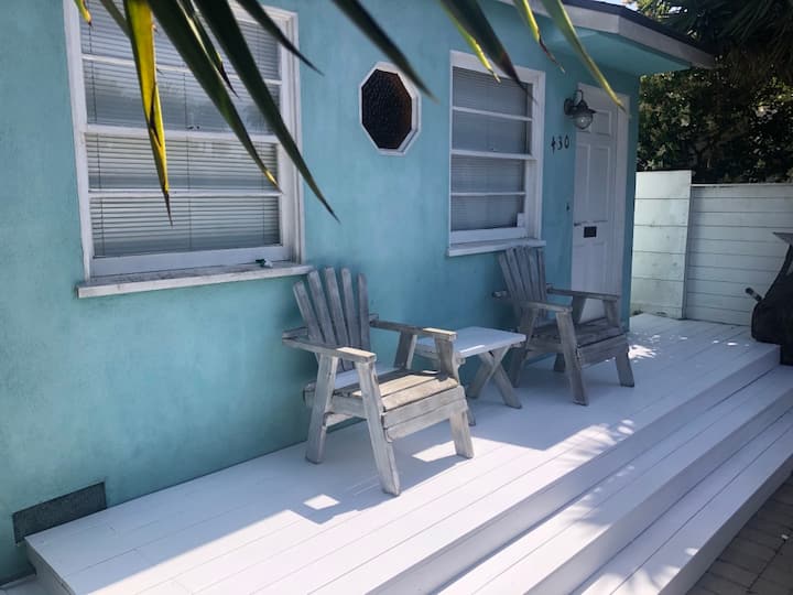 Iconic Venice Beach Bungalow - Los Angeles Airport (LAX)