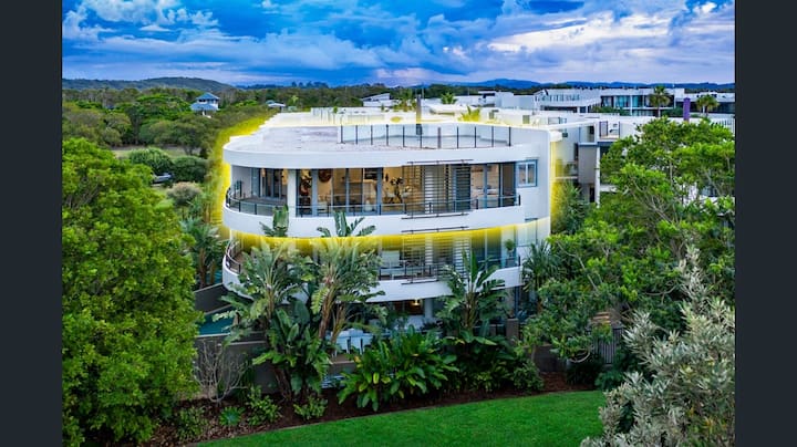 Beachfront Penthouse, 118 Cotton Beach, Casuarina - Hastings Point