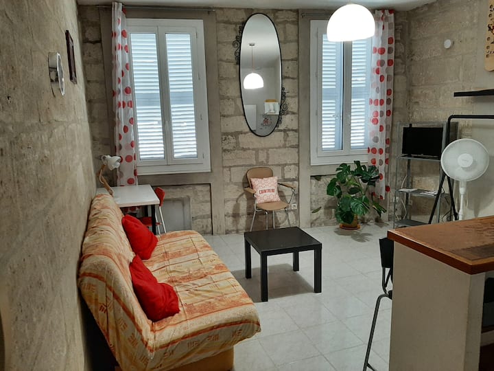 Joli Studio Pierres Intra  Muros Pour 2 Personnes - Avignon