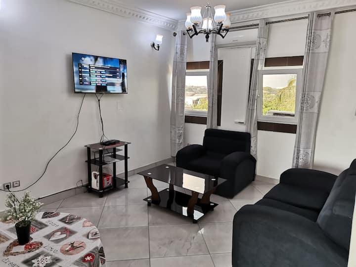Charmant,bien Localisé Et Lumineux Appartement F2h - Douala