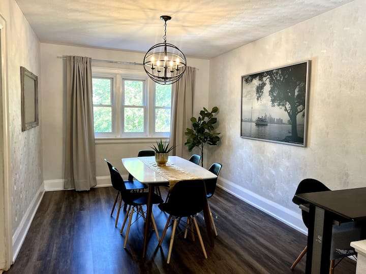 100m To Subway! Bright Spacious 3br Danforth Home - Toronto