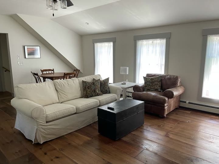 Charming 1-br, Detached, Minutes From Beach - Rhode Island