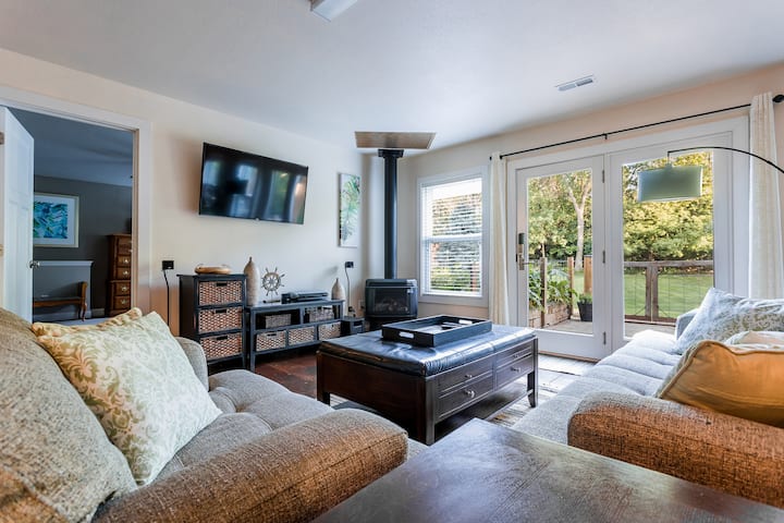 Charming Escape Near Historic Downtown - Rapid City, SD