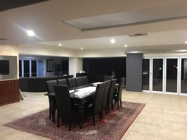 Riverfront Villa 5 Star Living - Vanderbijlpark
