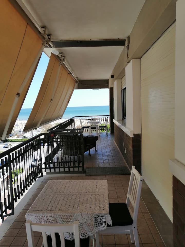 Appartamento Fronte Mare Di Nuova Ristrutturazione - Rimini