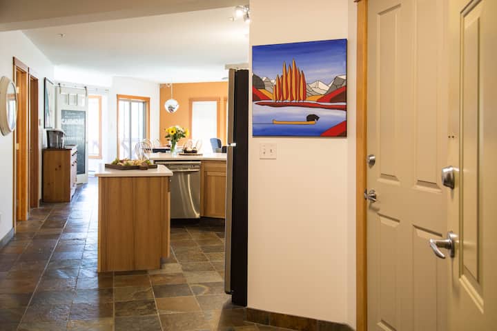 Central, Panoramic Views, 4 Beds, Parking - Canmore