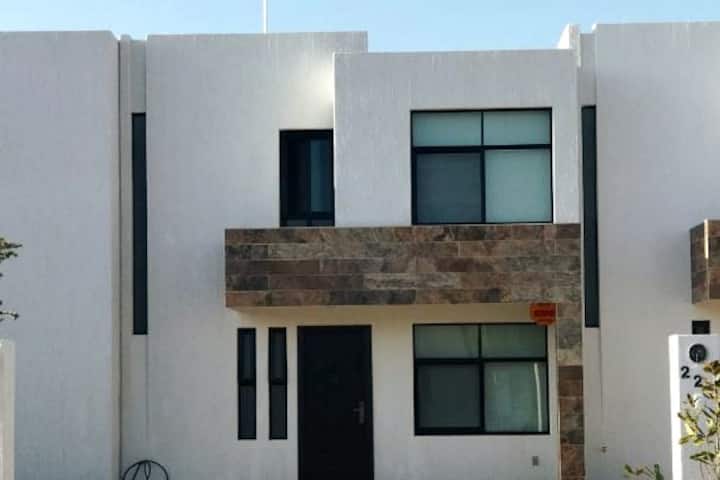 Casa En Privada 3 Habitación Zona Industrial Pozos - San Luis Potosí