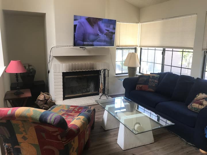 Hosting 1 Private Room Along W/ Private Bathroom - Sacramento, CA