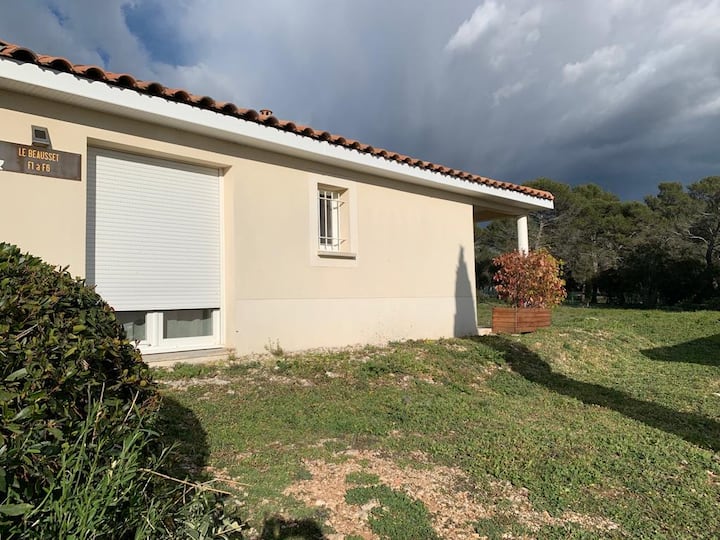 Entre Mer Et Arrière Pays Varois… - Signes