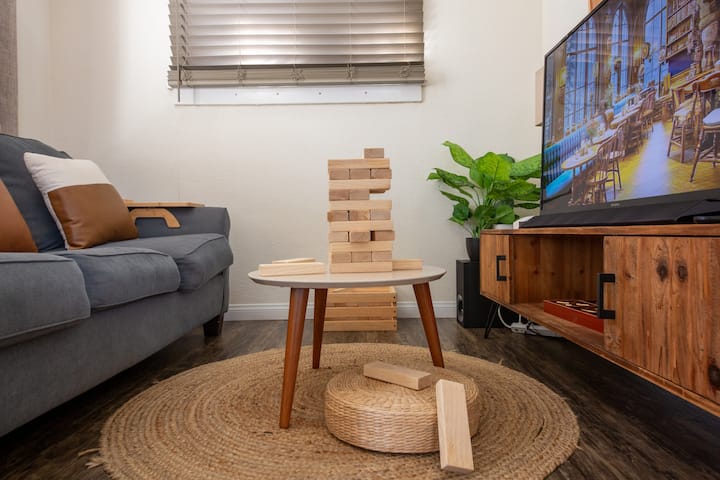 Sunny Mid-century Getaway In The Heart Of La - Los Angeles, CA